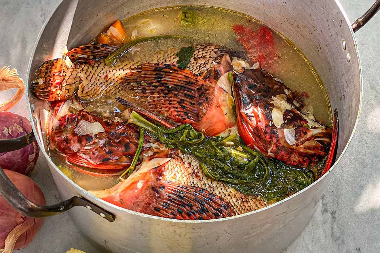 Recipe: Greek fisherman's soup (Kakavia) - Argiro.gr - Argiro Barbarigou