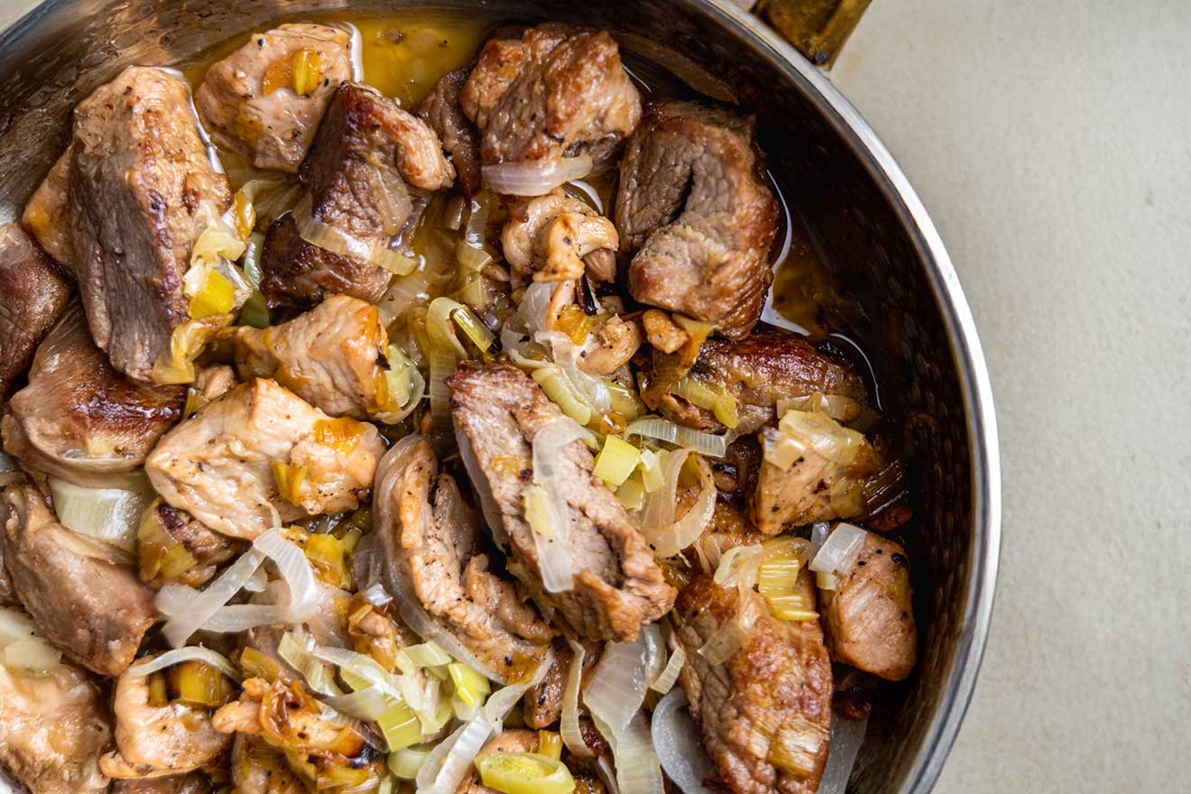 Recipe: Leek and pork stir-fry - Argiro.gr - Argiro Barbarigou