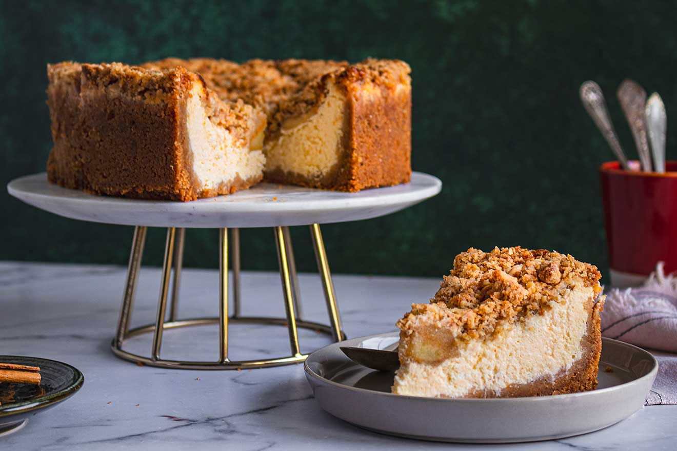 Συνταγή: Τσιζκέικ με καραμελωμένα μήλα - Argiro.gr - Argiro Barbarigou